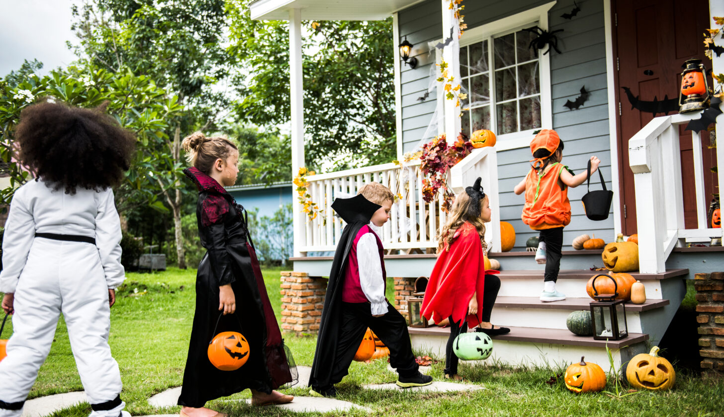 Safe Trick-or-Treating Practices for Kids and Teens: A Comprehensive ...
